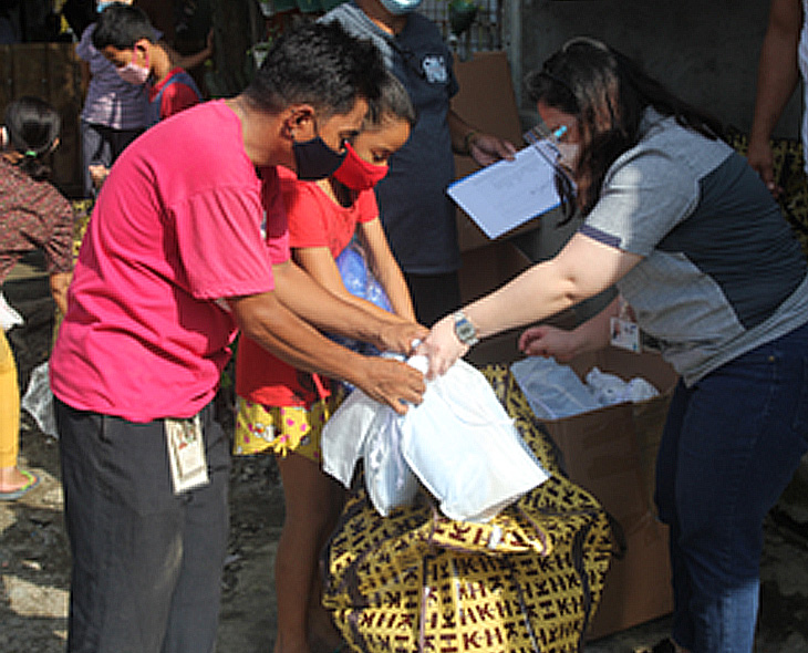 CHRISTMAS GIFT GIVING | GWP | Philippines | SAMSUNG ELECTRO-MECHANICS